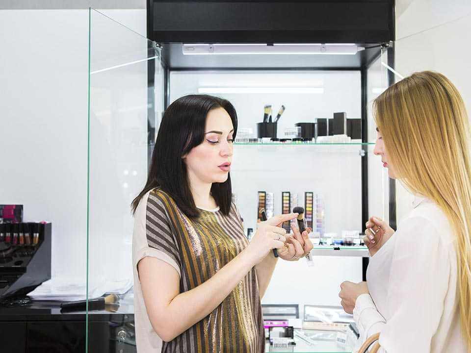 How to become a beauty consultant
